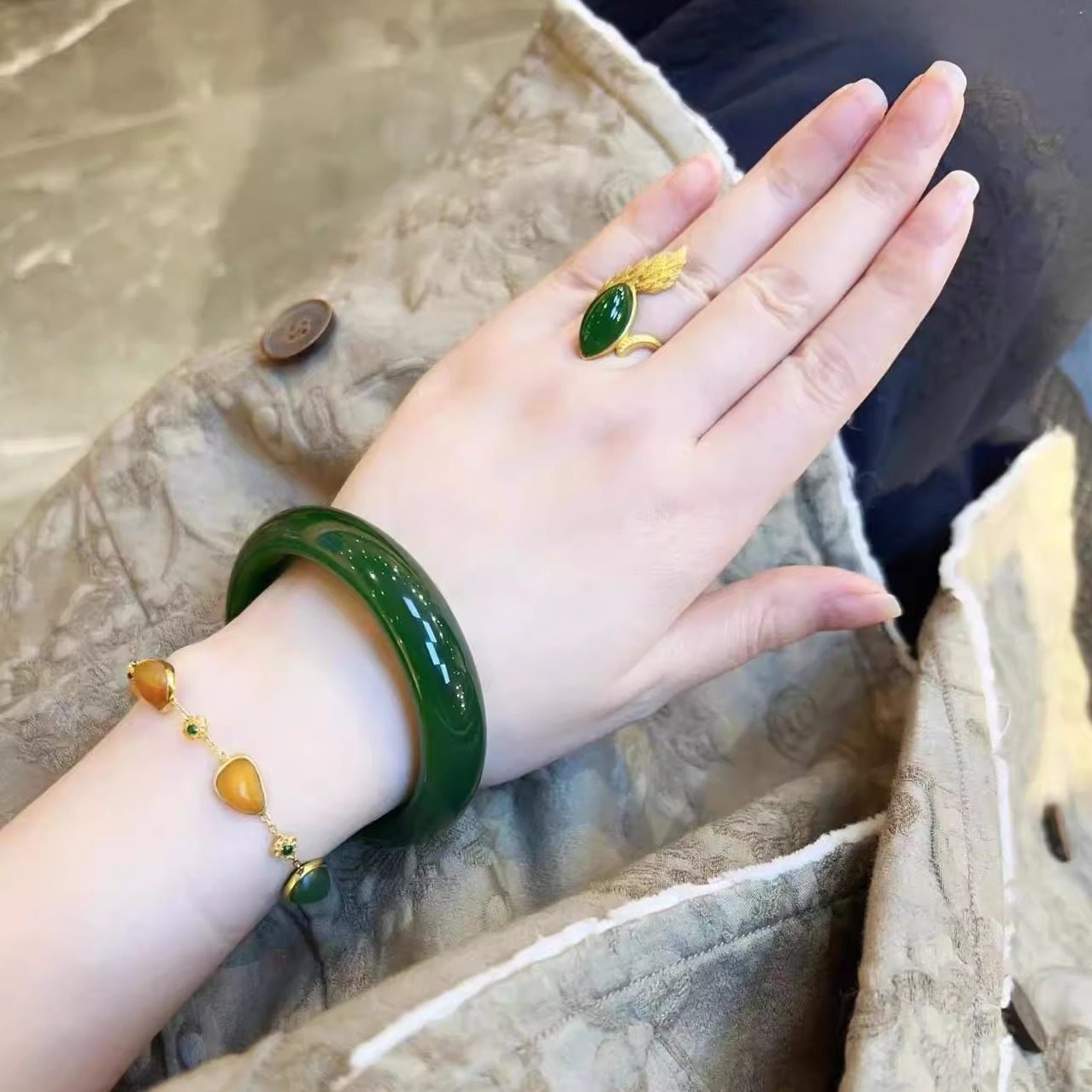 母亲节送礼天花板！宽版扁条和田玉手镯真的会让人一眼沦陷？💚-手镯-淘宝好物网