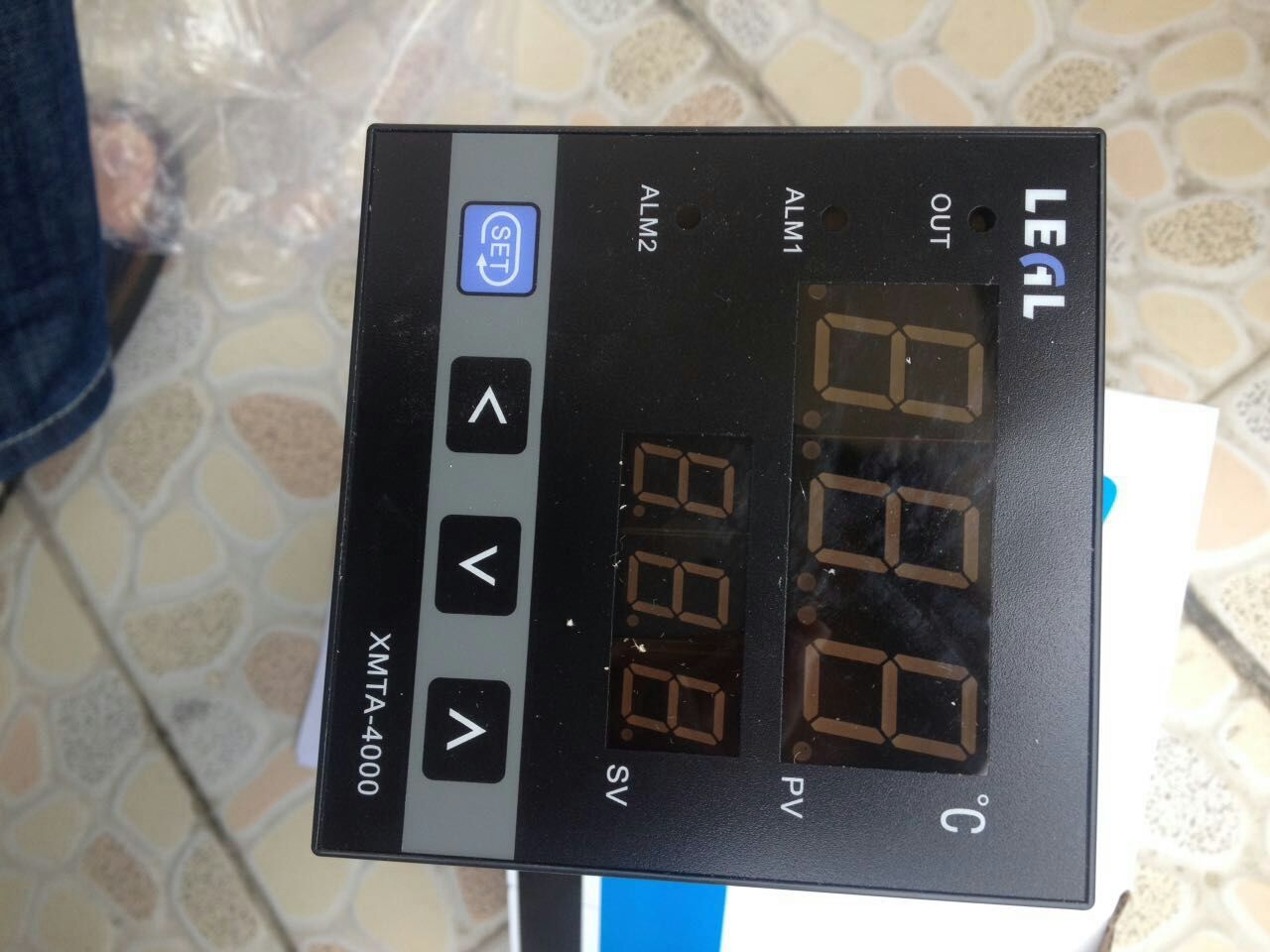 XMTA-4152 (4352)XMTA-4000 Series Thermostat Thermostat LEAL