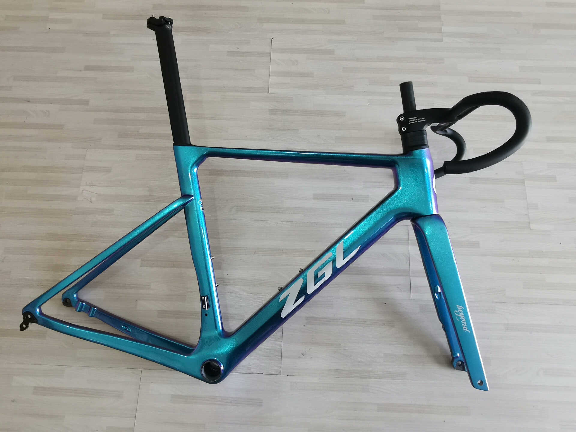 ZGL CRB58 综合性全内走线碟刹气动公路车架