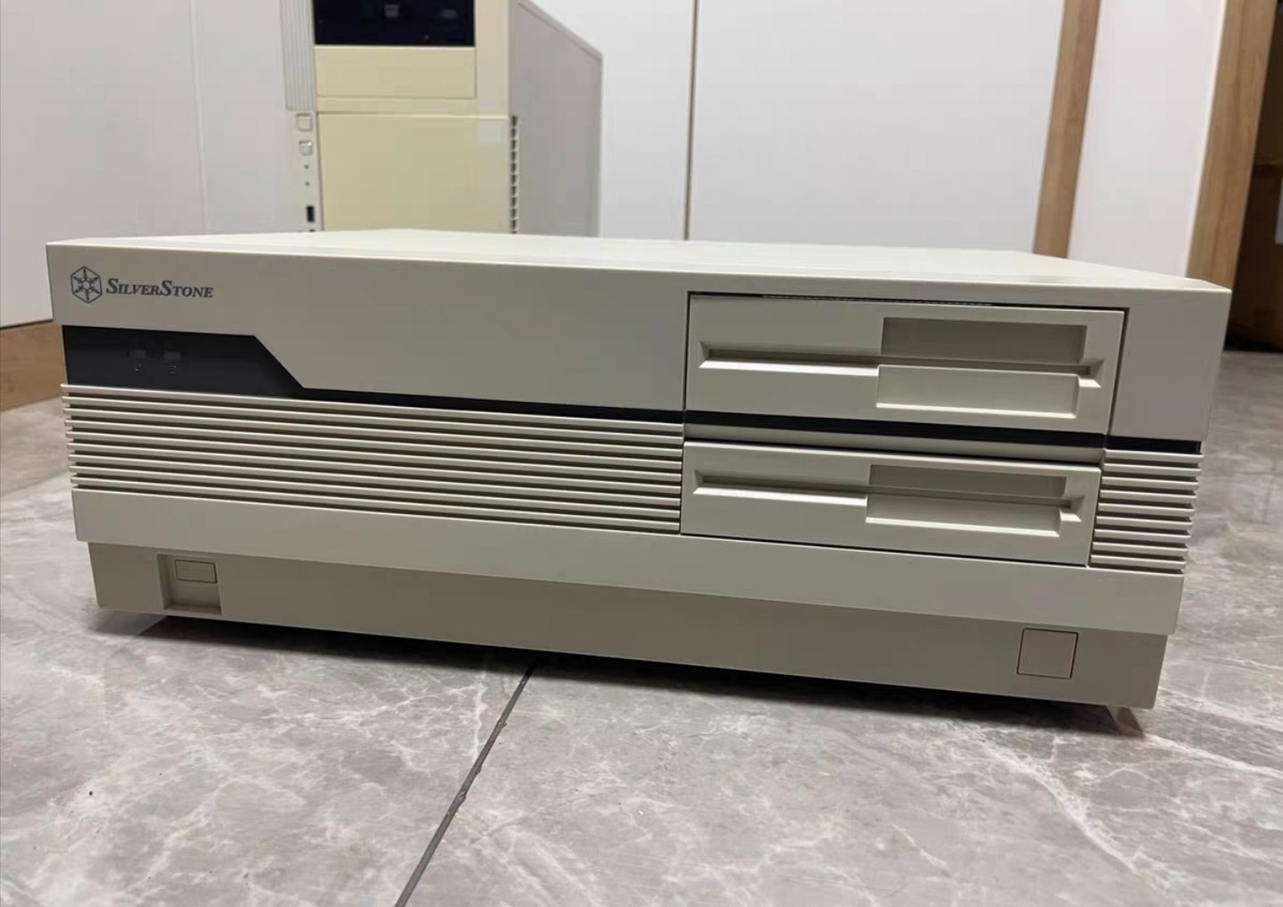 银昕SilverStone FLP01 复古老式ATX卧式机箱(廉政/HTPC/Type-C)评价 - 淘宝网