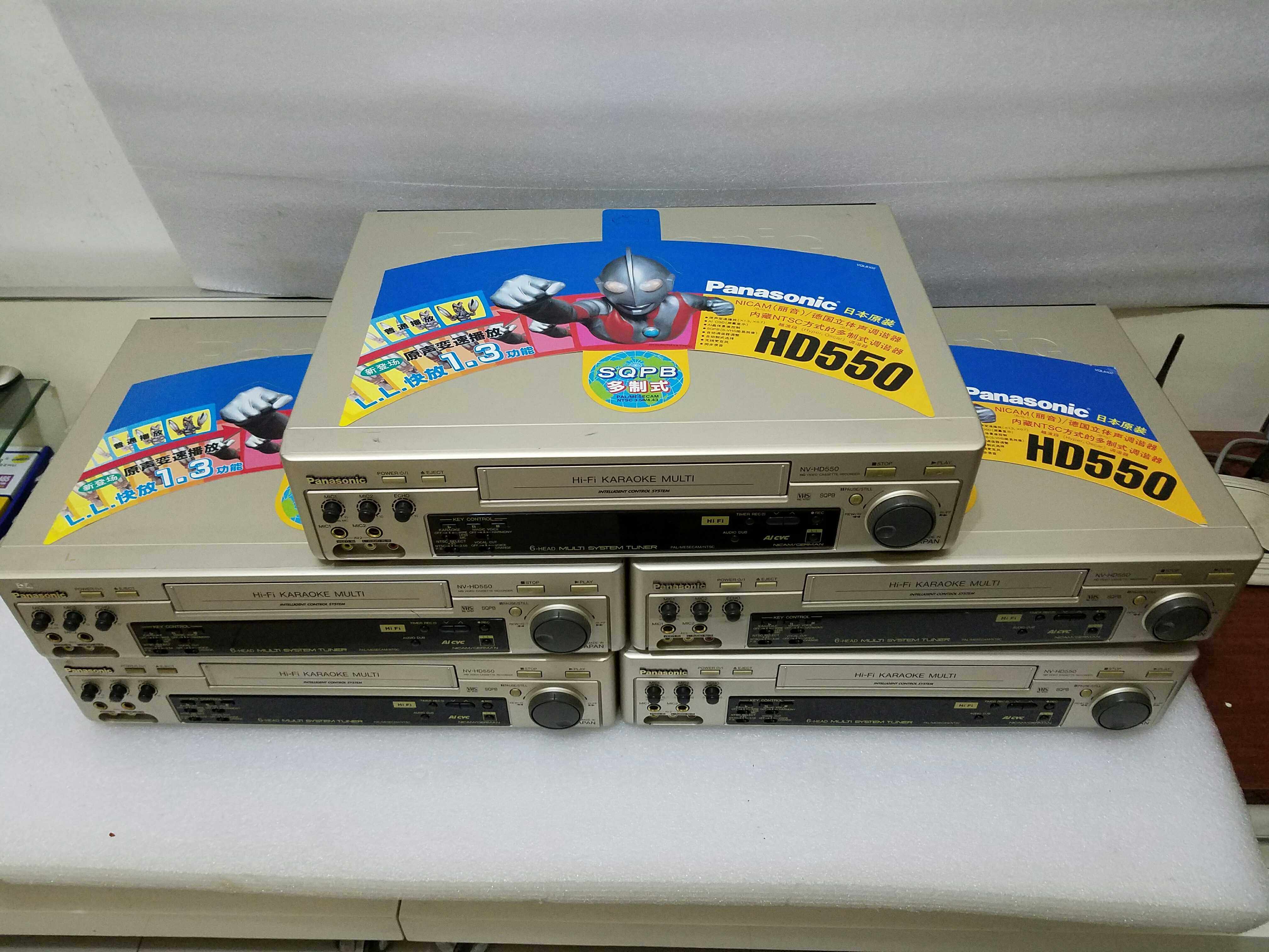 Panasonic nv-hd550 VHS home video recorder is very new in color