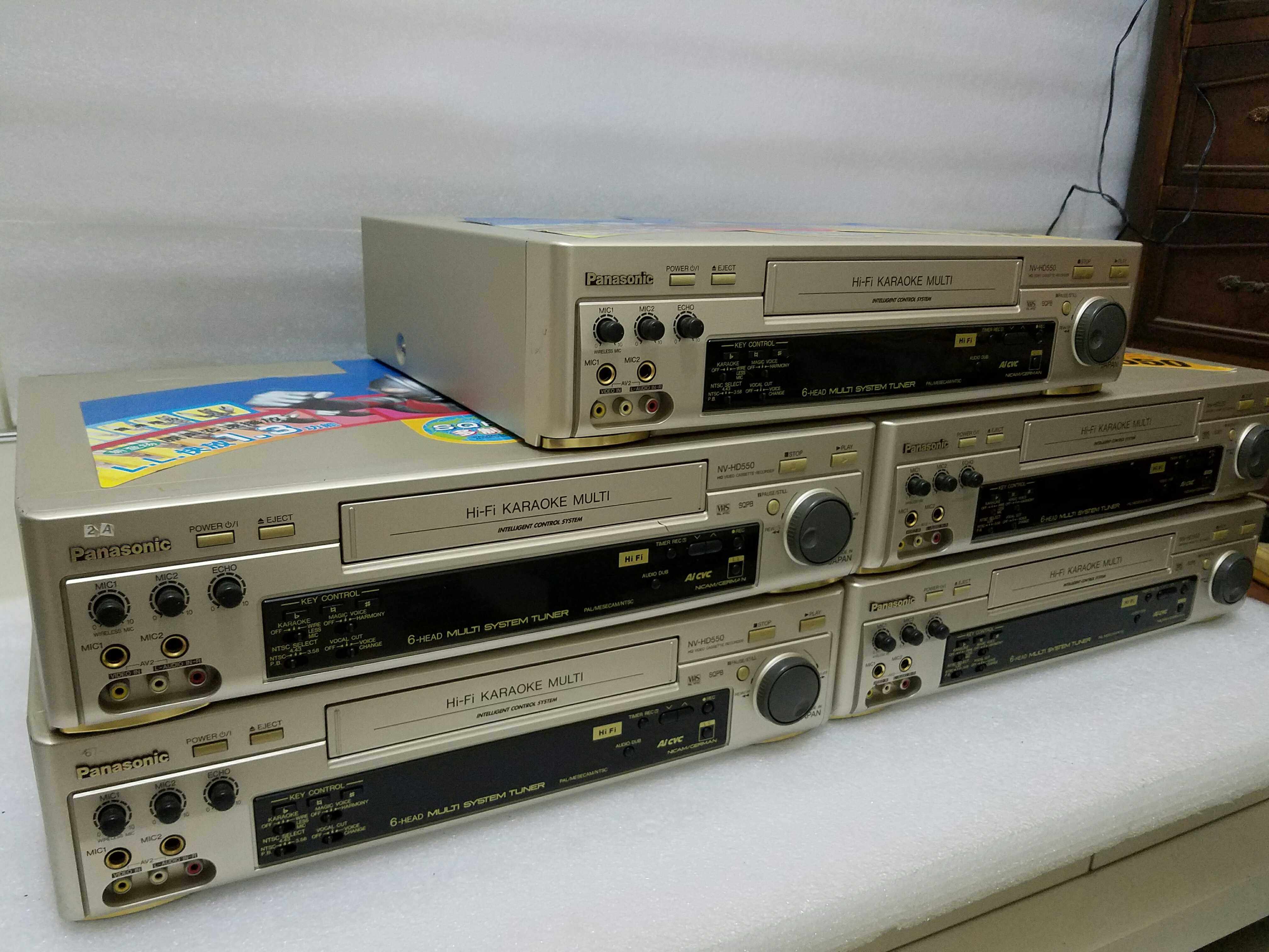 Panasonic nv-hd550 VHS home video recorder is very new in color