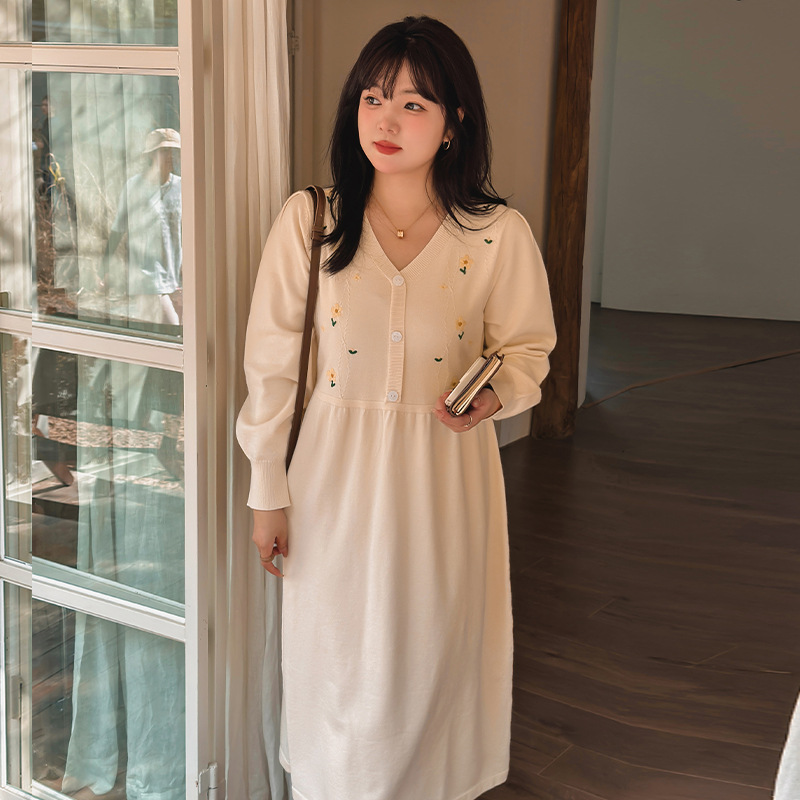 大码女装宽松v领刺绣针织长裙女2023秋冬胖mm气质温柔连衣裙-Taobao