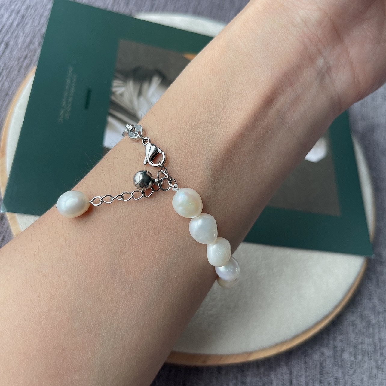 巴洛克珍珠手链让我穿搭瞬间有灵魂 - 种草笔记 - 淘江湖